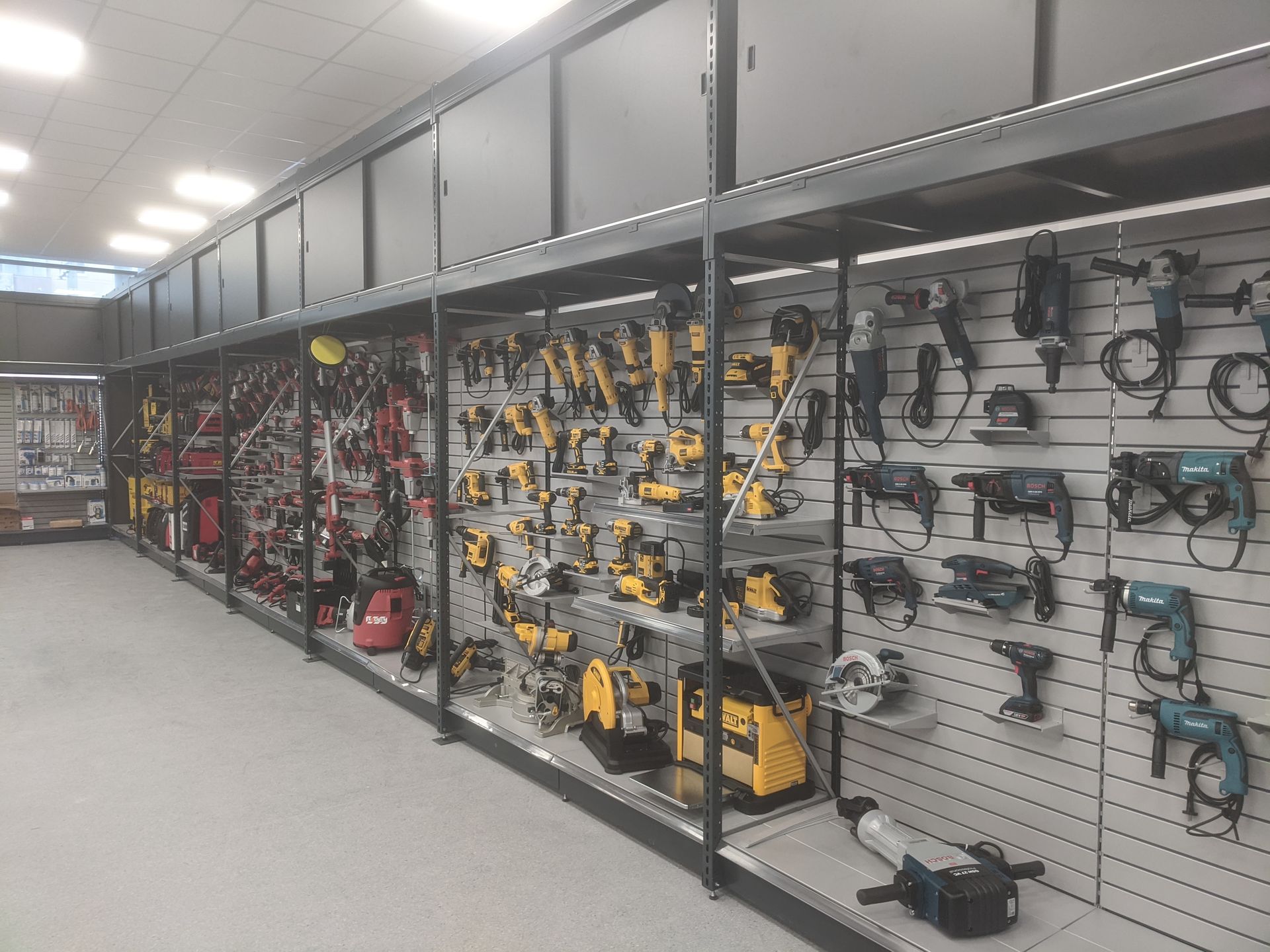 Heavy Duty Retail Display Shelving | CAEM Retail Display Solutions